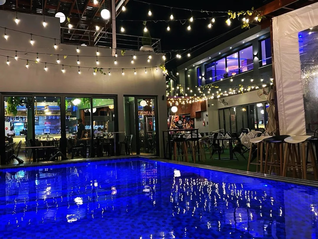 Monarchy – O Restaurante e Bar que dá brilho aos Bairros Intaka e ...